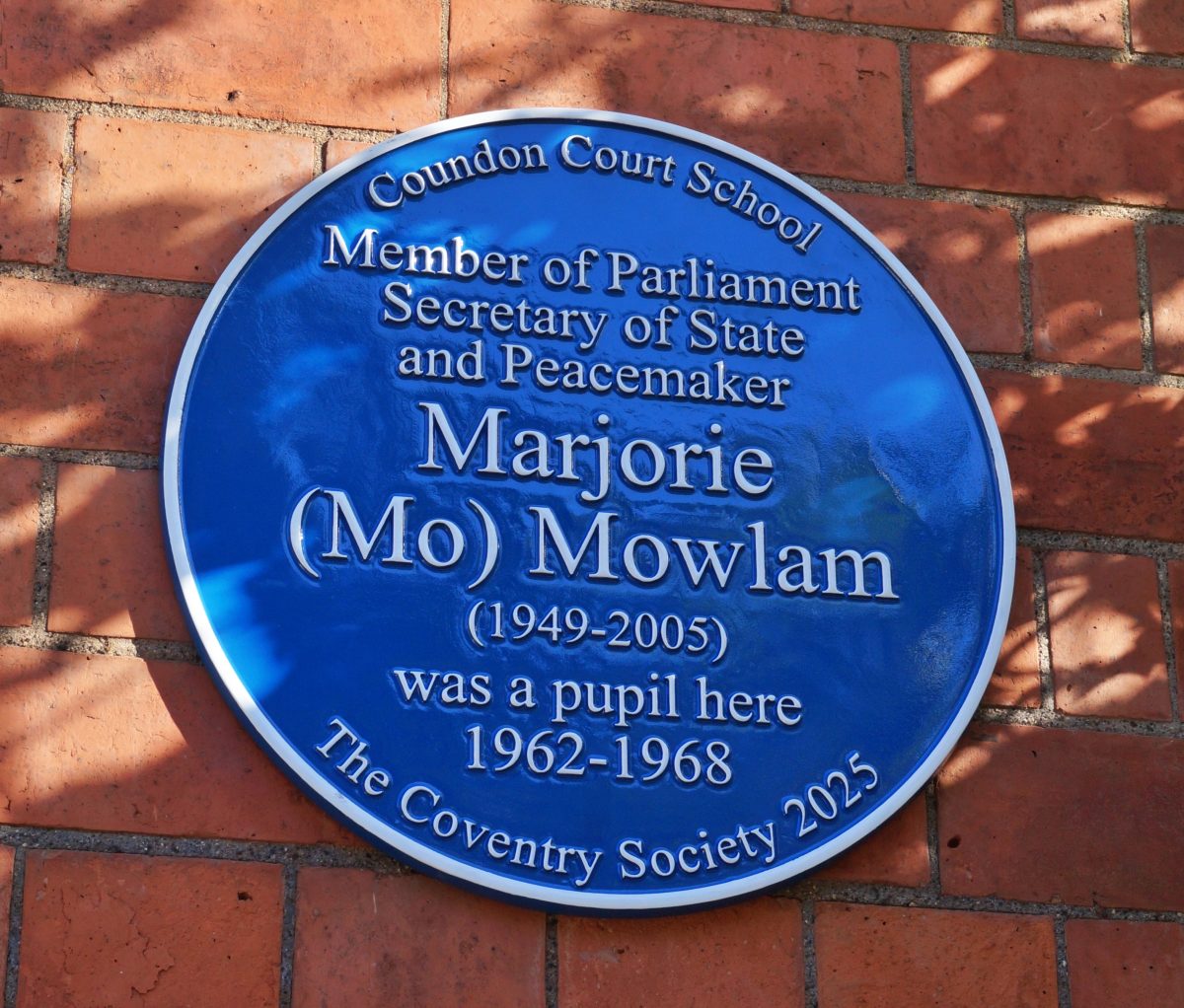 School unveils commemorative plaque to ex-pupil Mo Mowlam - The ...